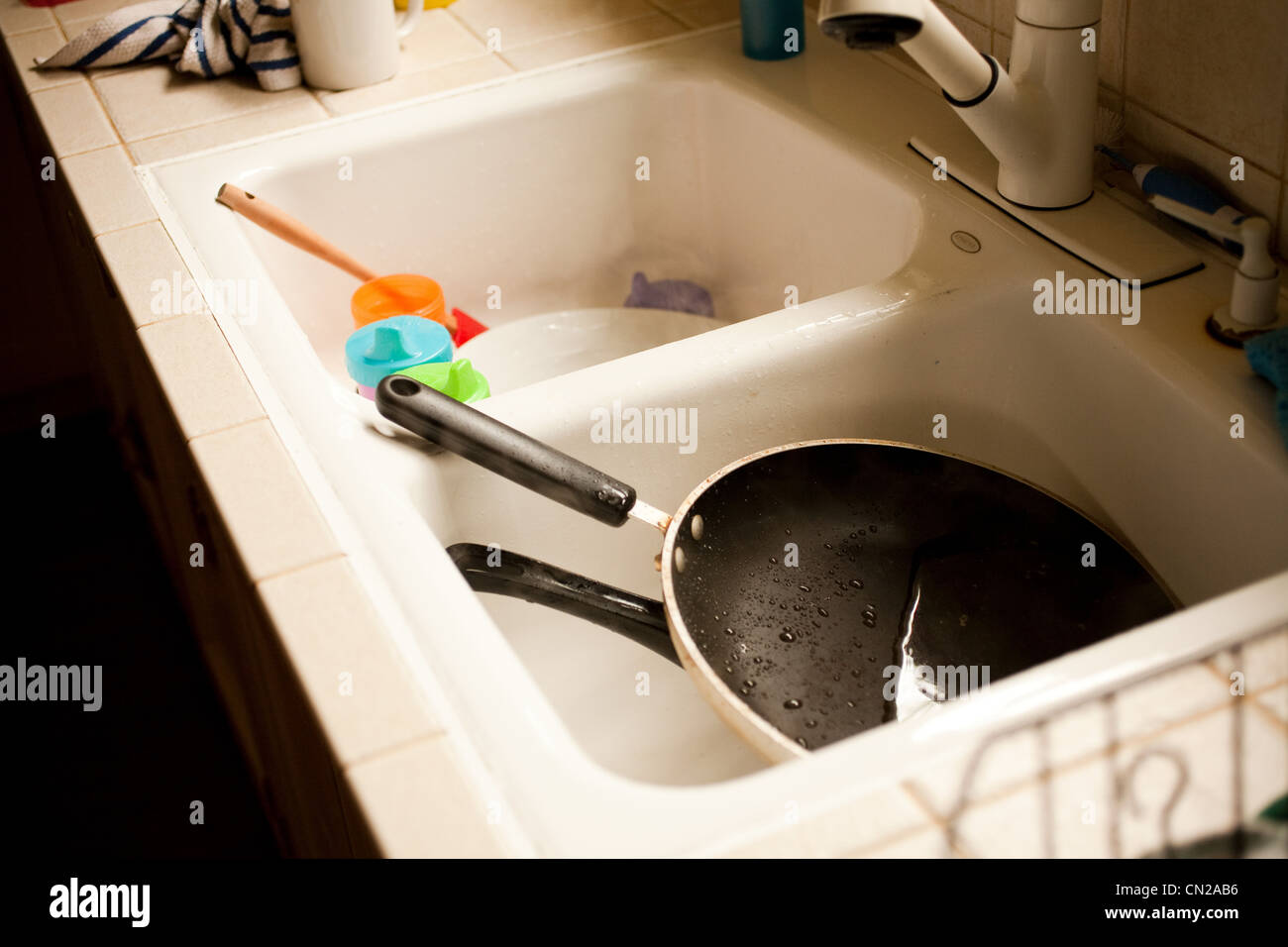 Frying pan in kitchen sink Stock Photo - Alamy