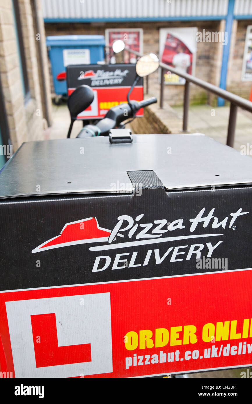 Pizza hut delivery hi-res stock photography and images - Alamy