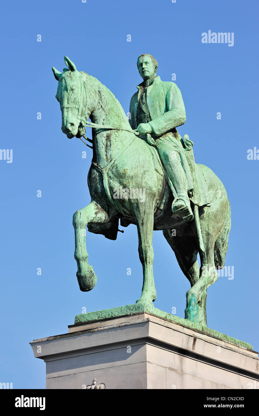 Equestrian statue of Belgian king Albert I at the Kunstberg / Mont des ...