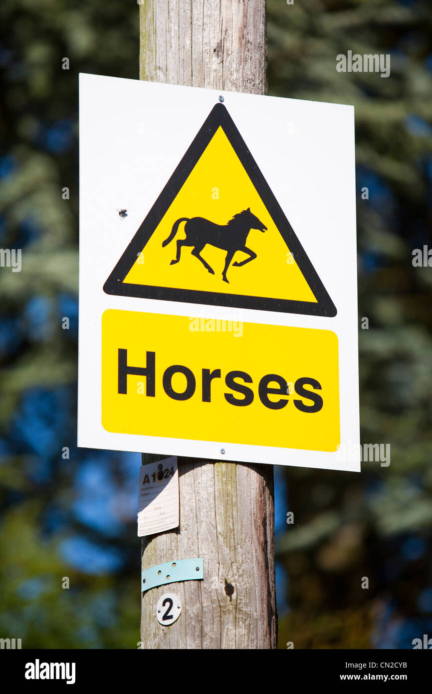 Horse warning sign hi-res stock photography and images - Alamy