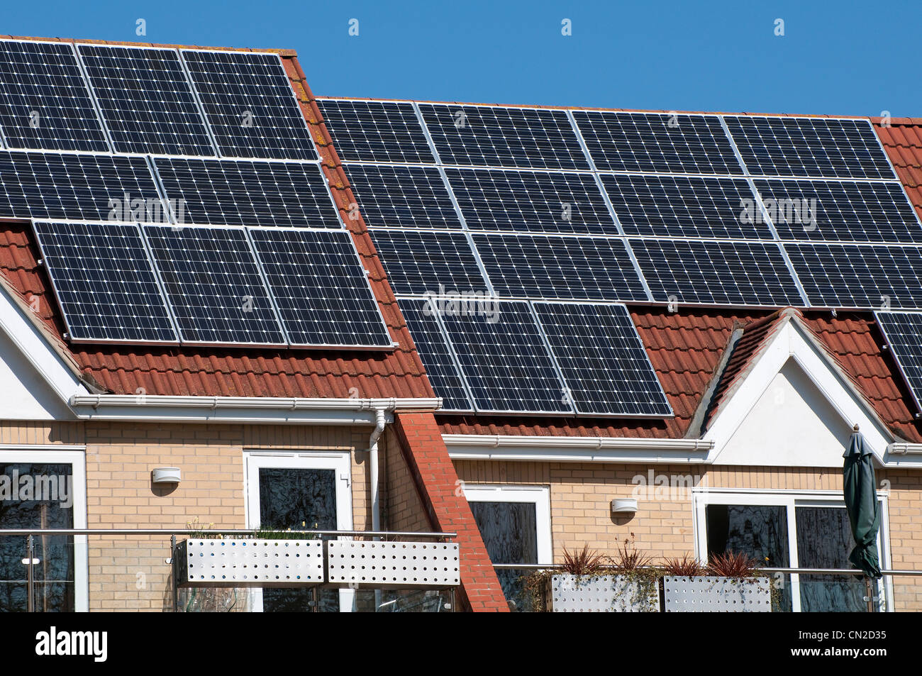House exterior uk solar panels hi-res stock photography and images - Alamy