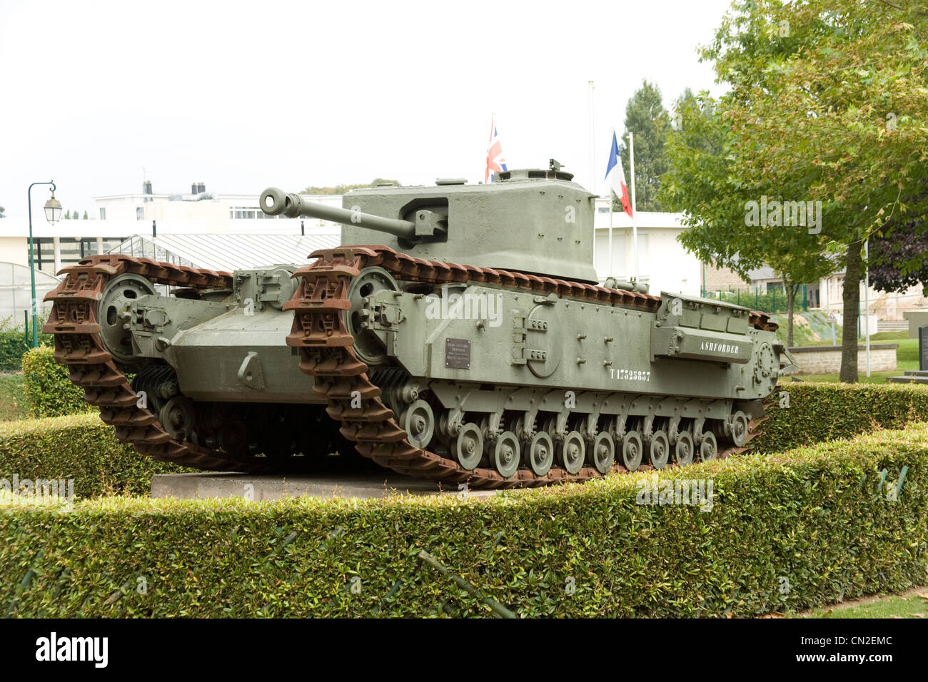 Churchill tank hi-res stock photography and images - Alamy