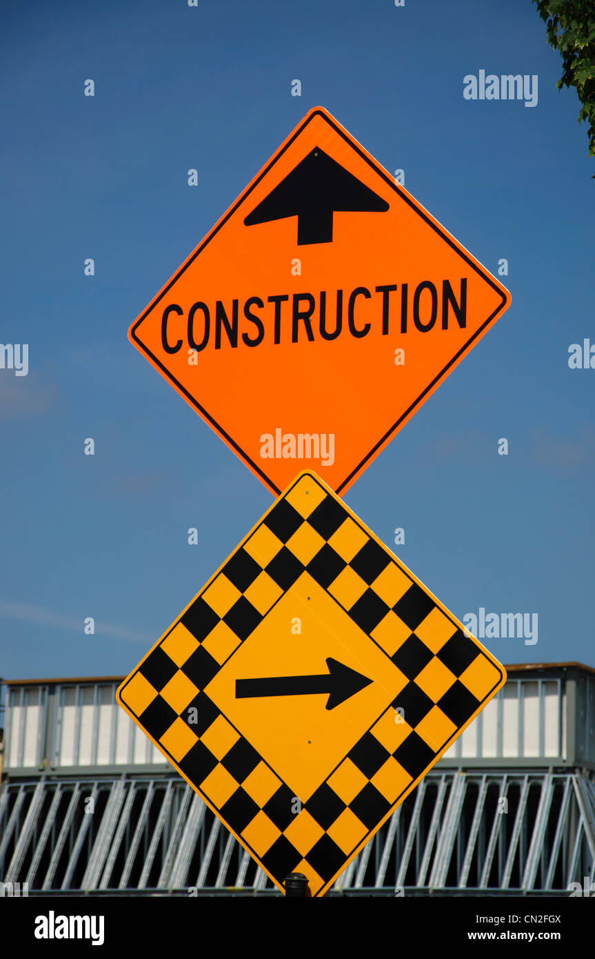 Highway construction sign hi-res stock photography and images - Alamy