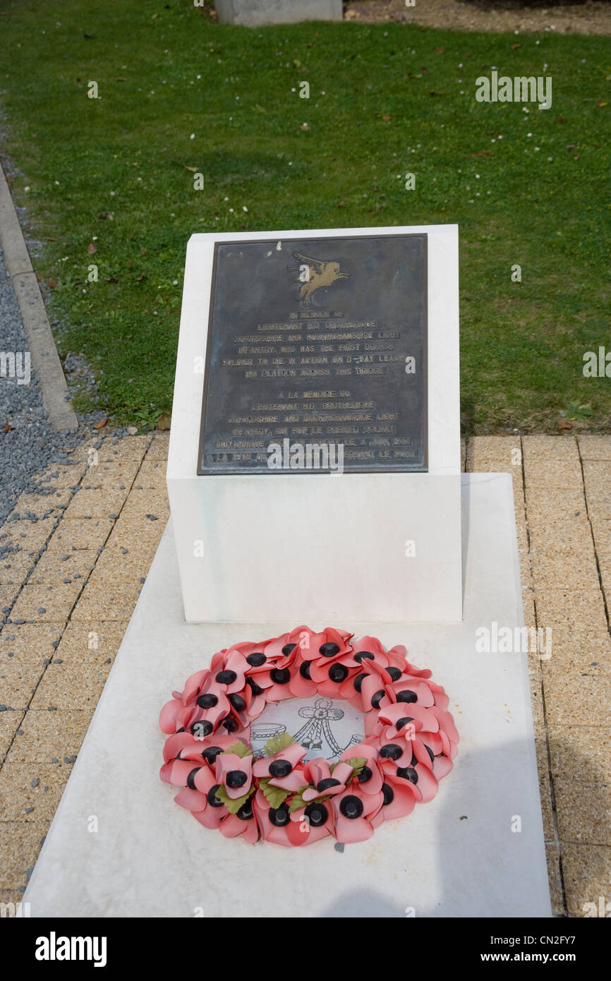 memorial to Lieutenant Brotheridge the first British soldier to die on ...