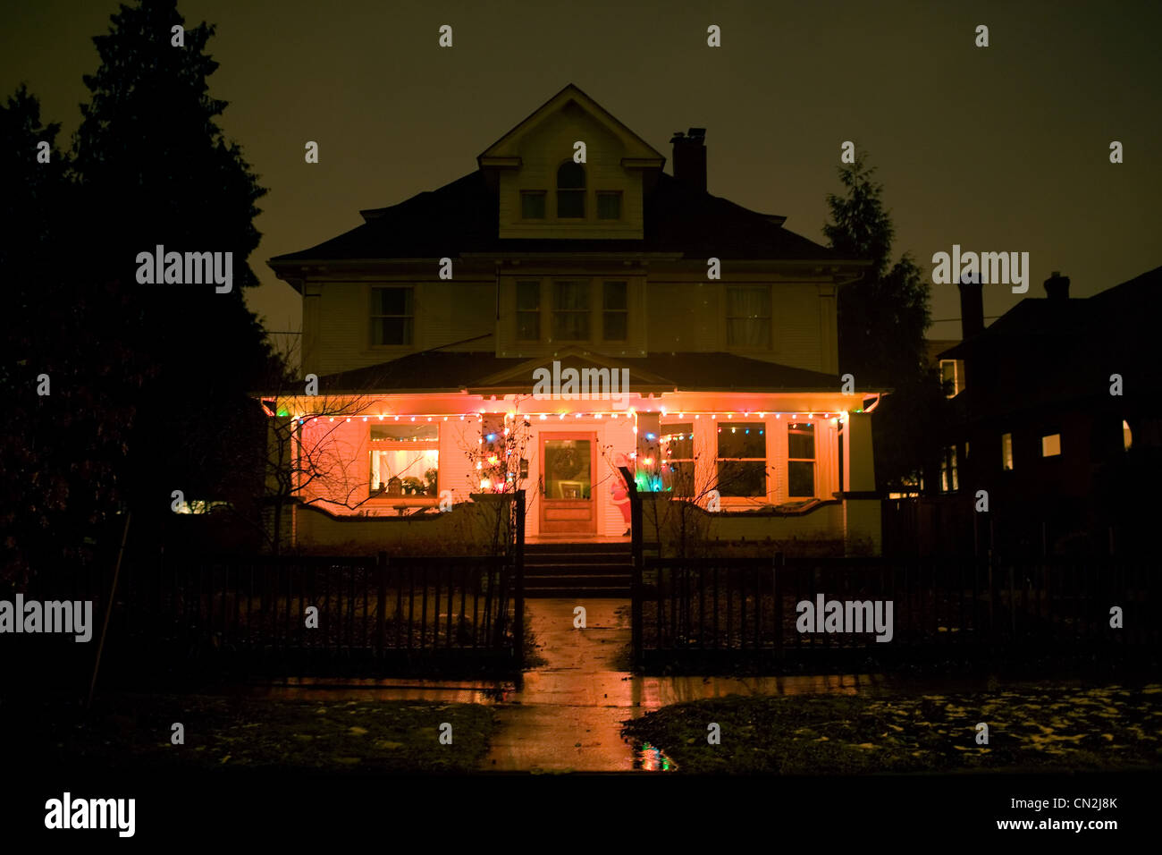 House night exterior hi-res stock photography and images - Alamy