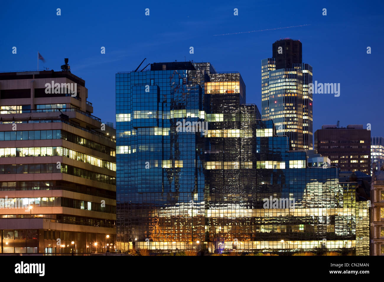 Office buildings in city london hi-res stock photography and images - Alamy