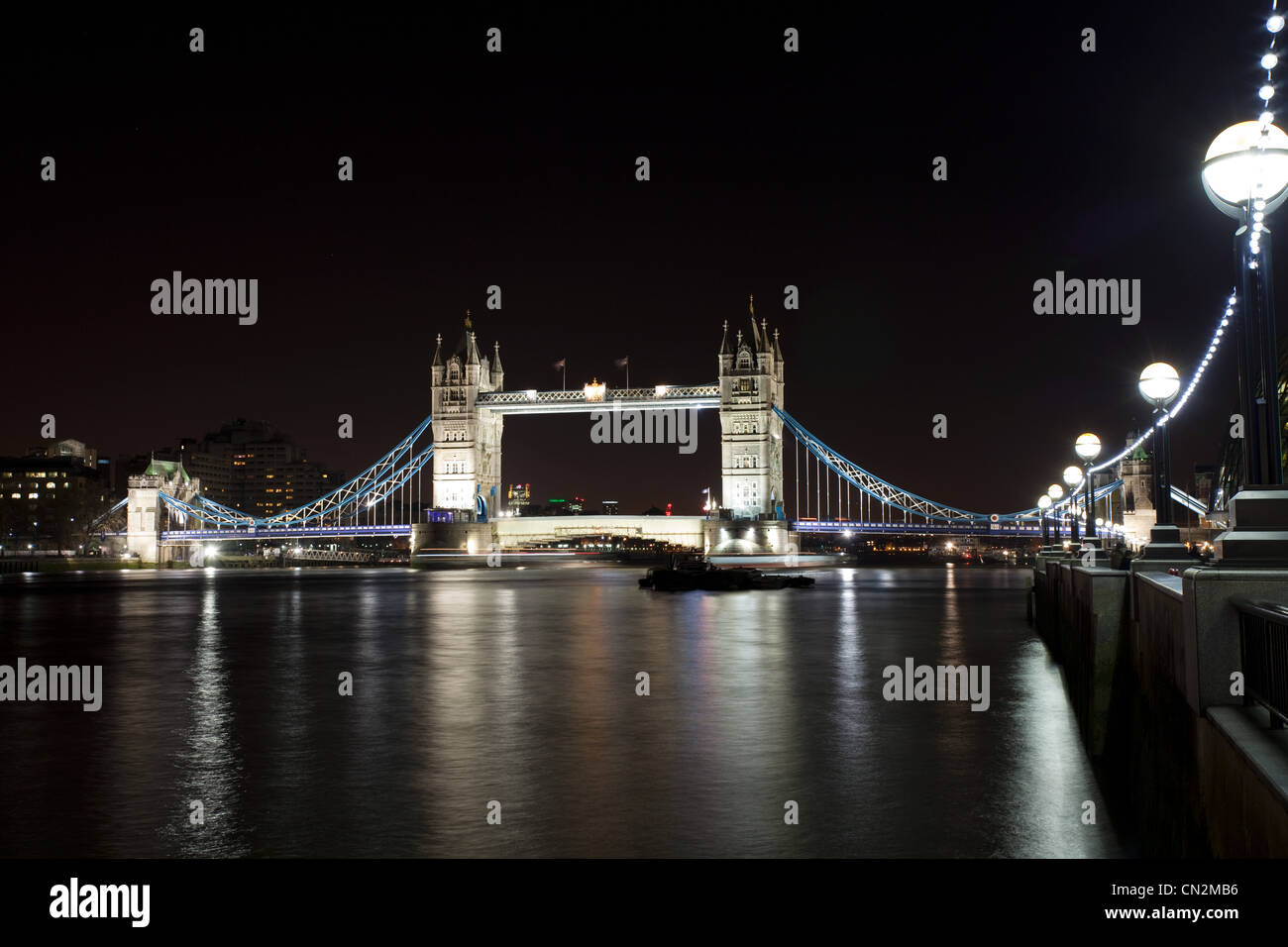Crossing over the thames river hi-res stock photography and images - Alamy
