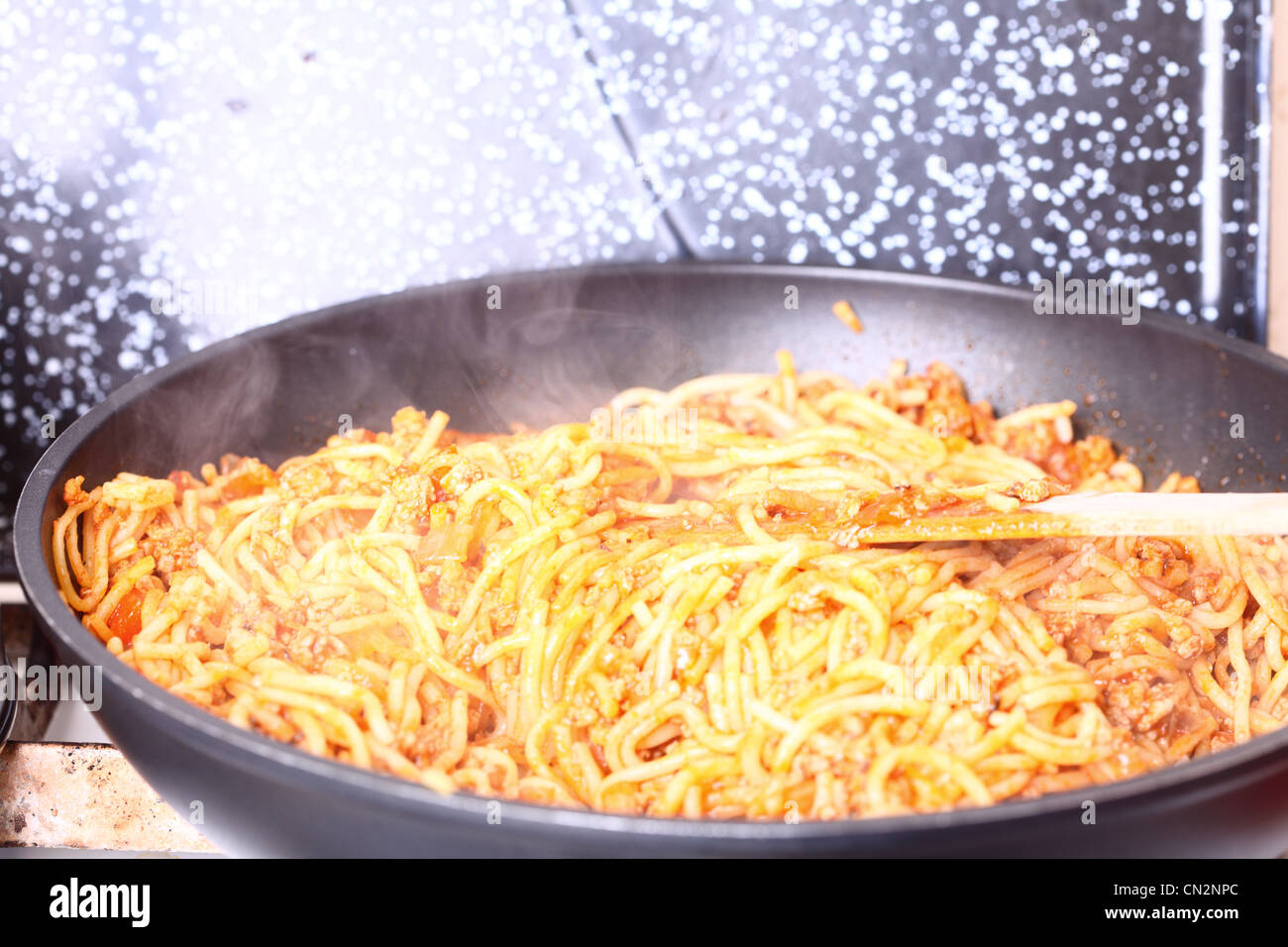 Boiling Spaghetti, frying pan, Pasta in a skillet Stock Photo - Alamy