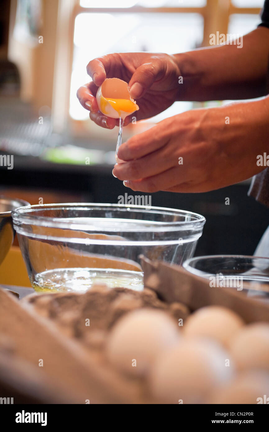 Person cracking egg into bowl Stock Photo - Alamy