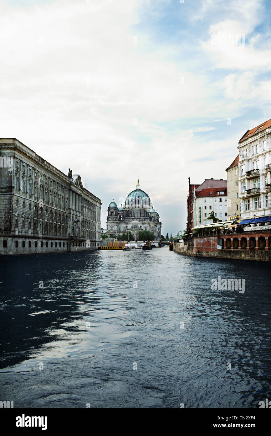 Berlin cathedral and river spree hi-res stock photography and images ...