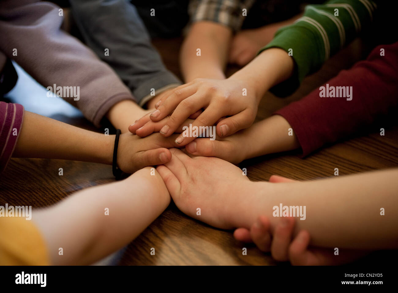 Children in huddle hi-res stock photography and images - Alamy