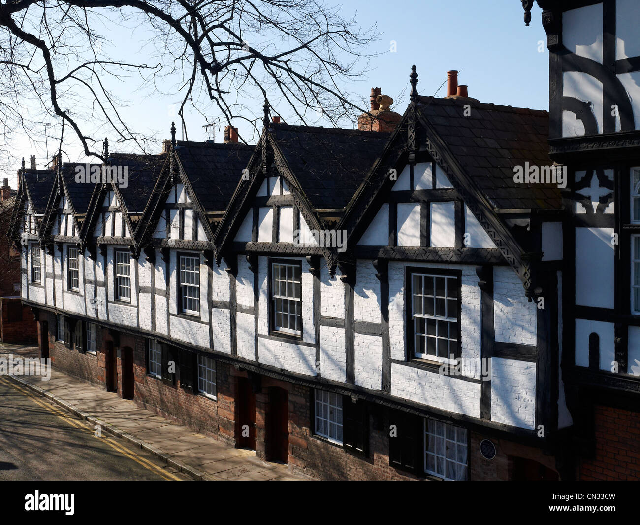 Alms house tudor hi-res stock photography and images - Alamy