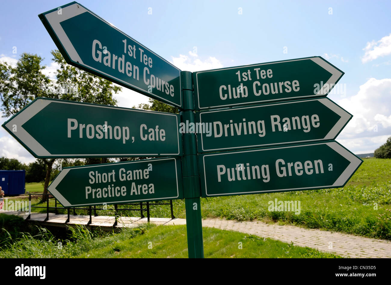 Golf course signs path hi-res stock photography and images - Alamy