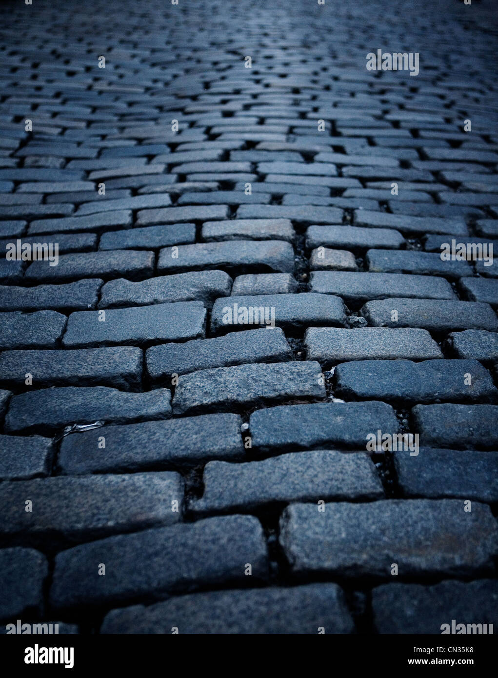 Cobblestone street hi-res stock photography and images - Alamy