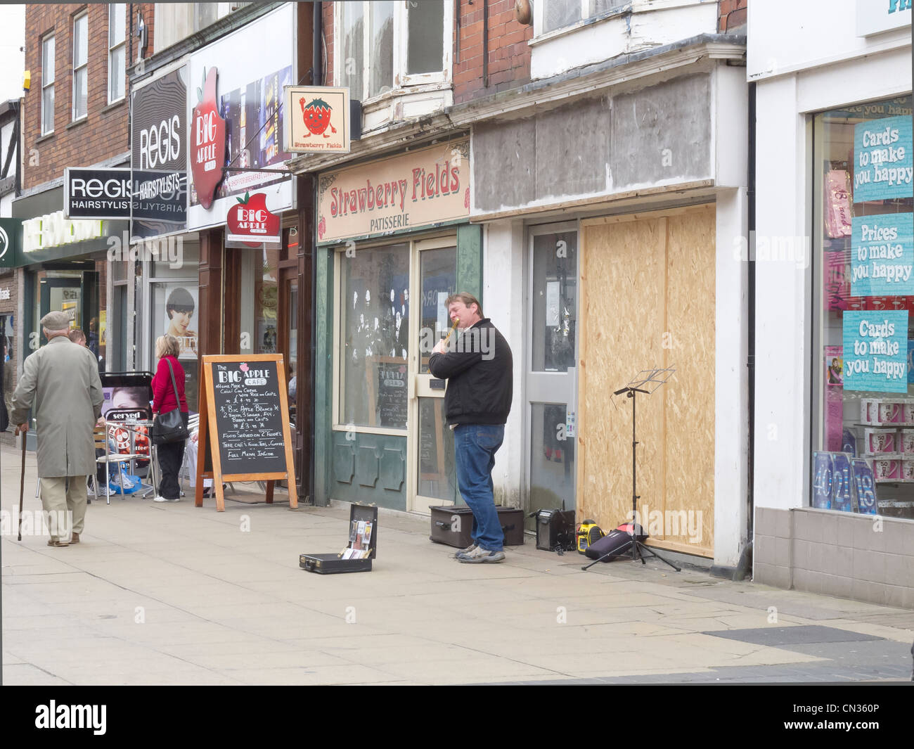 English street flute player hi-res stock photography and images - Alamy