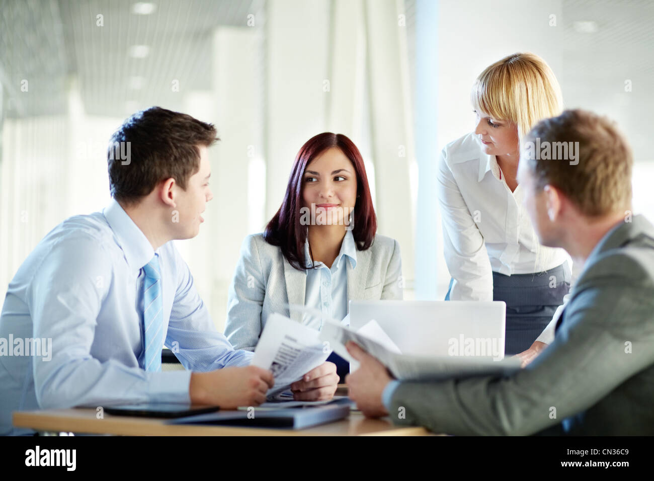 Business people meeting to share the ideas and exchange experience ...