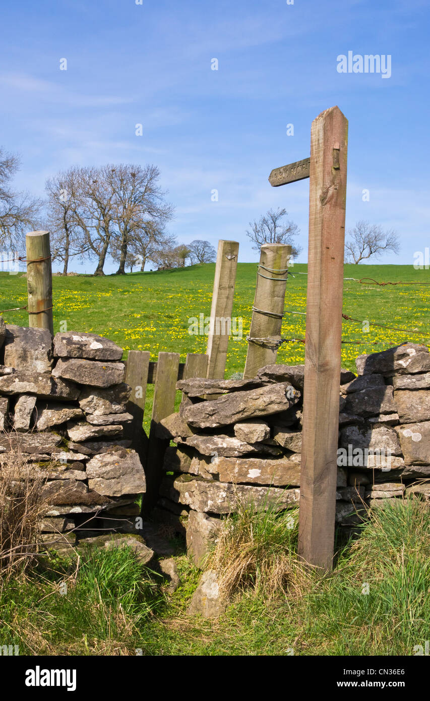 Wicket gate hi-res stock photography and images - Alamy