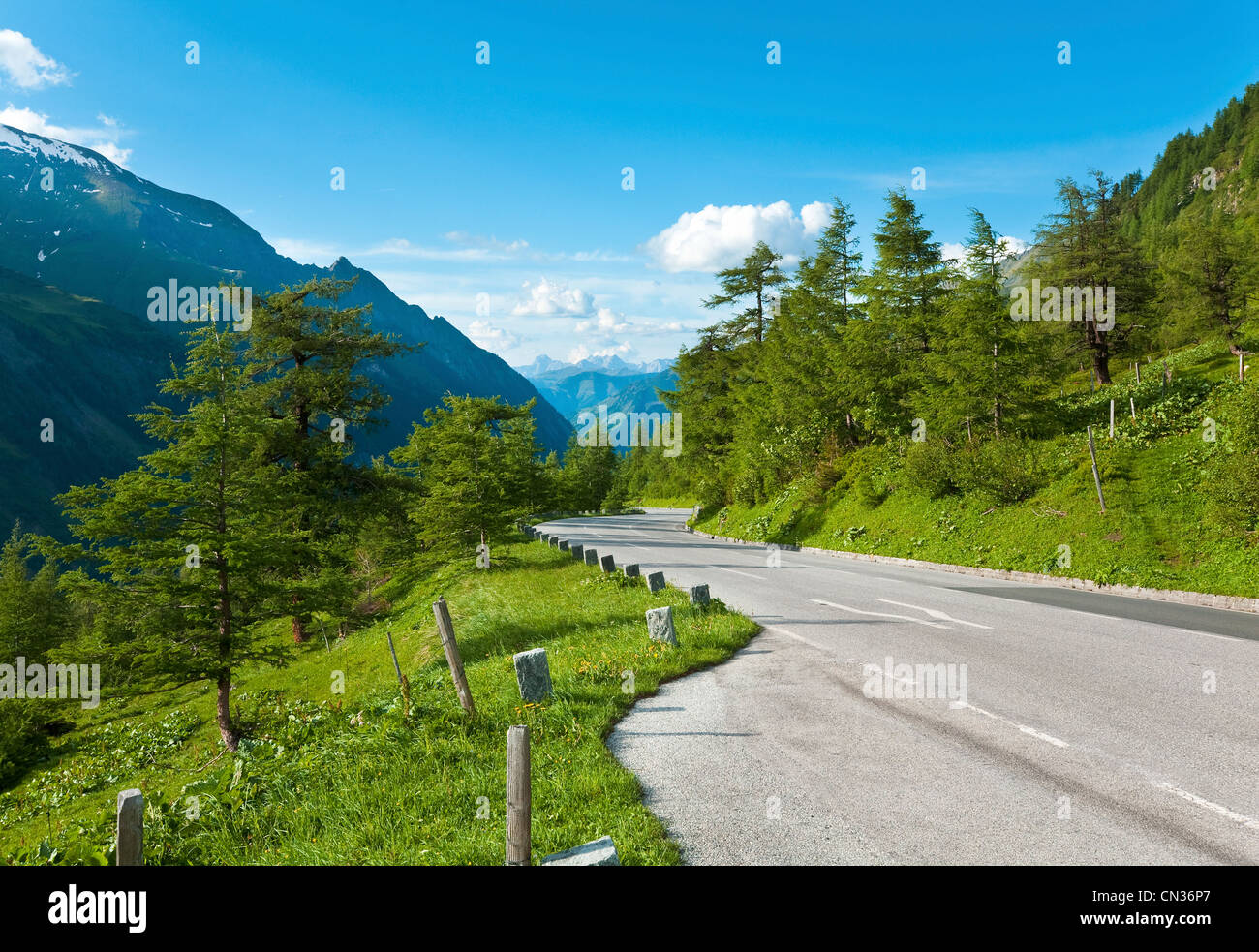 Tranquil summer Alps mountain (view from Grossglockner High Alpine Road ...