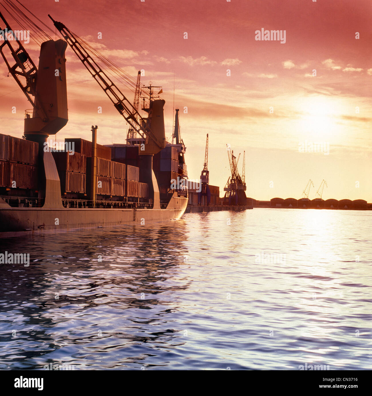 Shipping wharf hi-res stock photography and images - Alamy