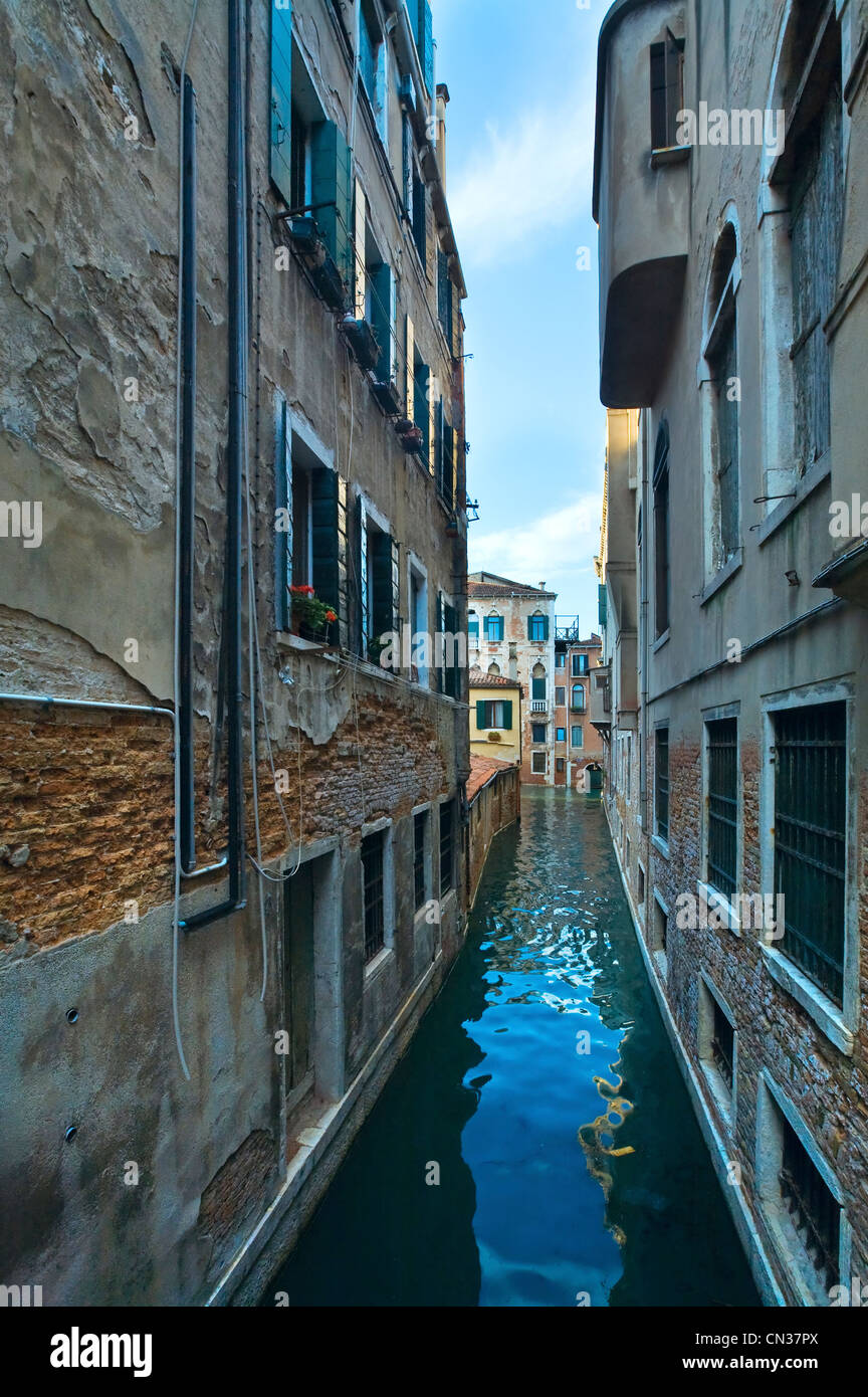 Nice summer venetian canal view (Venice, Italy Stock Photo - Alamy