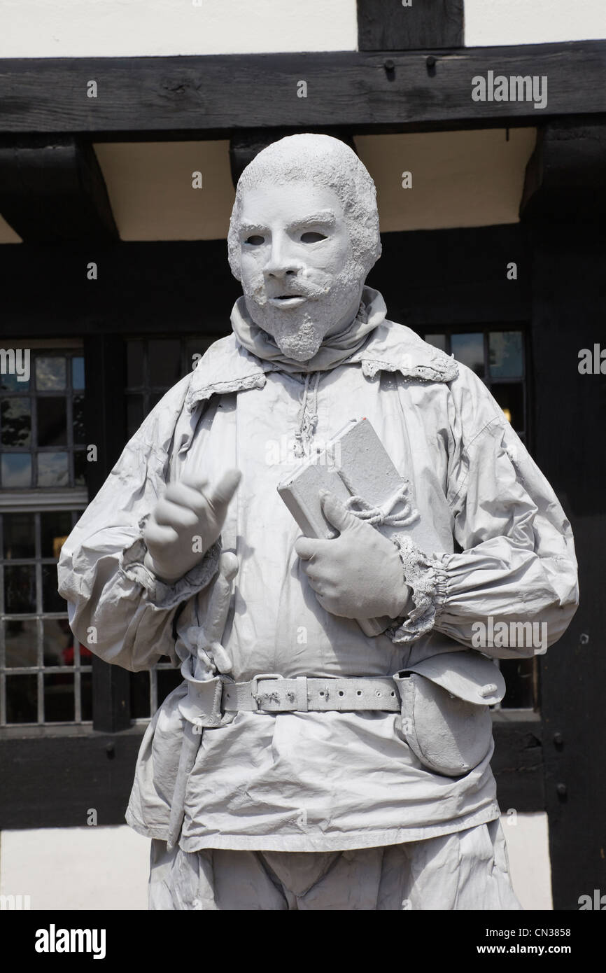England, Warwickshire, Stratford, Human Statue of Shakespeare Stock ...