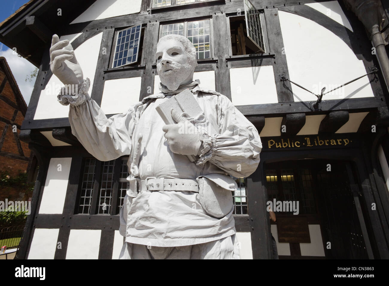 England, Warwickshire, Stratford, Human Statue of Shakespeare Stock ...