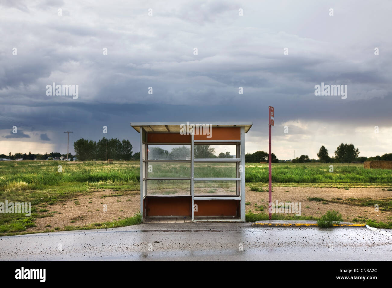 Bus stop in remote setting Stock Photo - Alamy