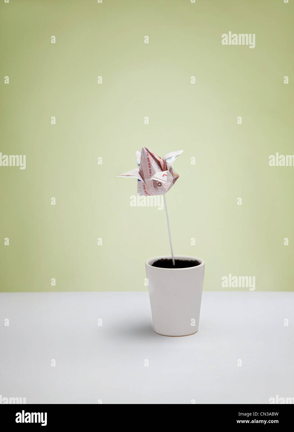 Origami yen banknote in plant pot Stock Photo - Alamy