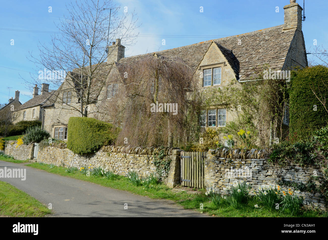 Gabled cottages hi-res stock photography and images - Alamy