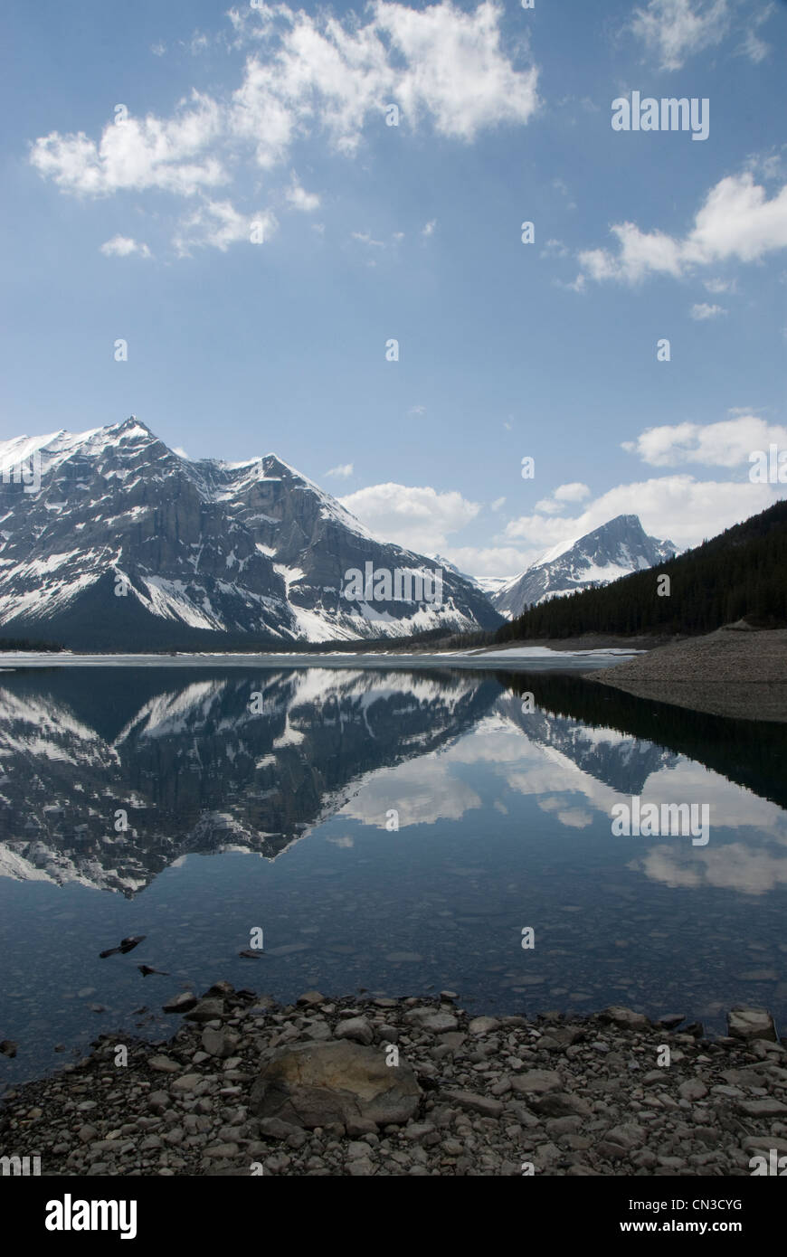 Kananaskis lake hi-res stock photography and images - Alamy