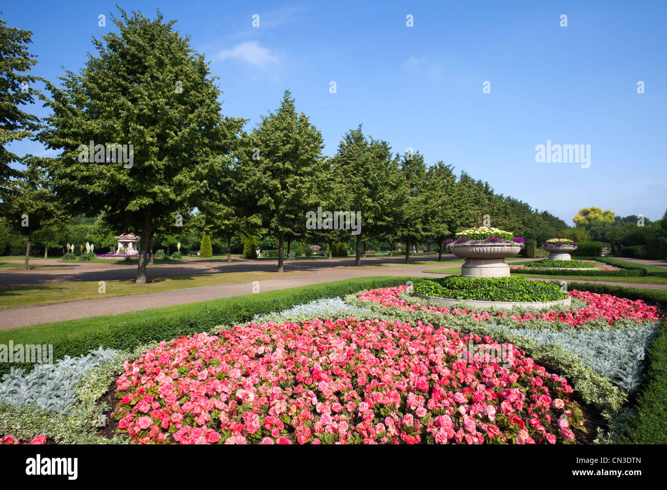 Regents park gardens, london hi-res stock photography and images - Alamy