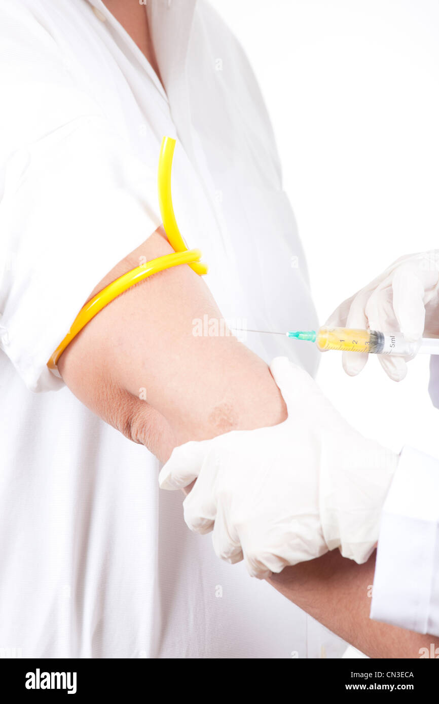 doctor hold an injection Stock Photo - Alamy
