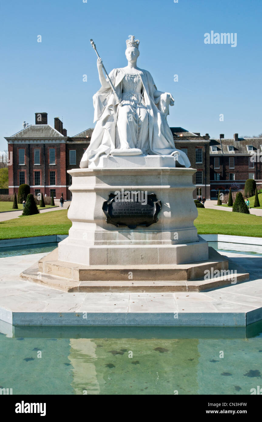 The new transformation of Kensington Palace and the statue of Queen ...