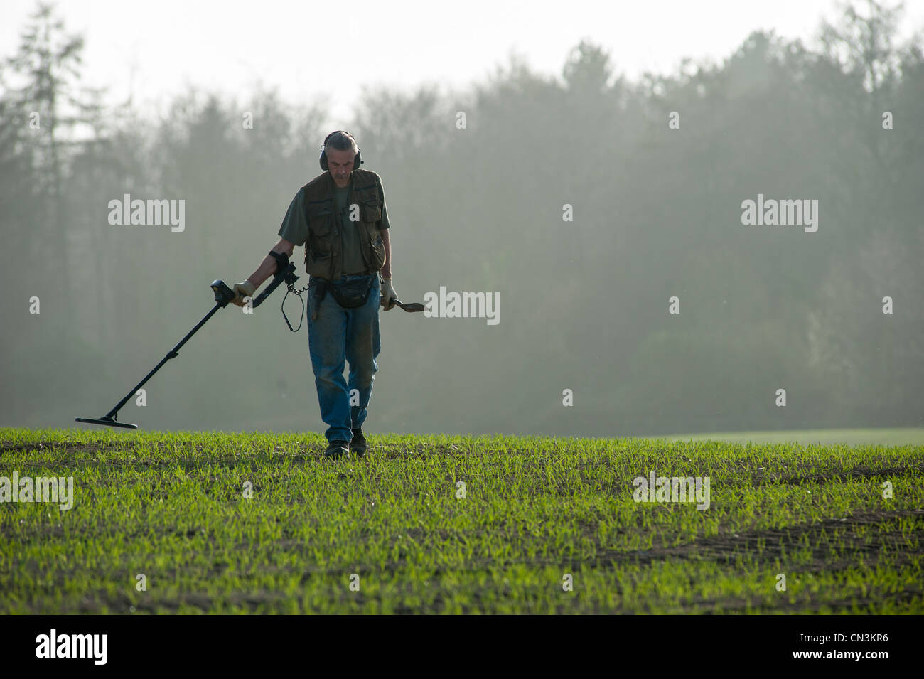 Using metal detectors hi-res stock photography and images - Alamy