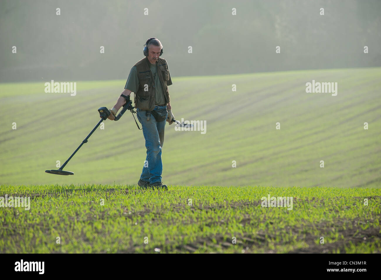 Using metal detectors hi-res stock photography and images - Alamy