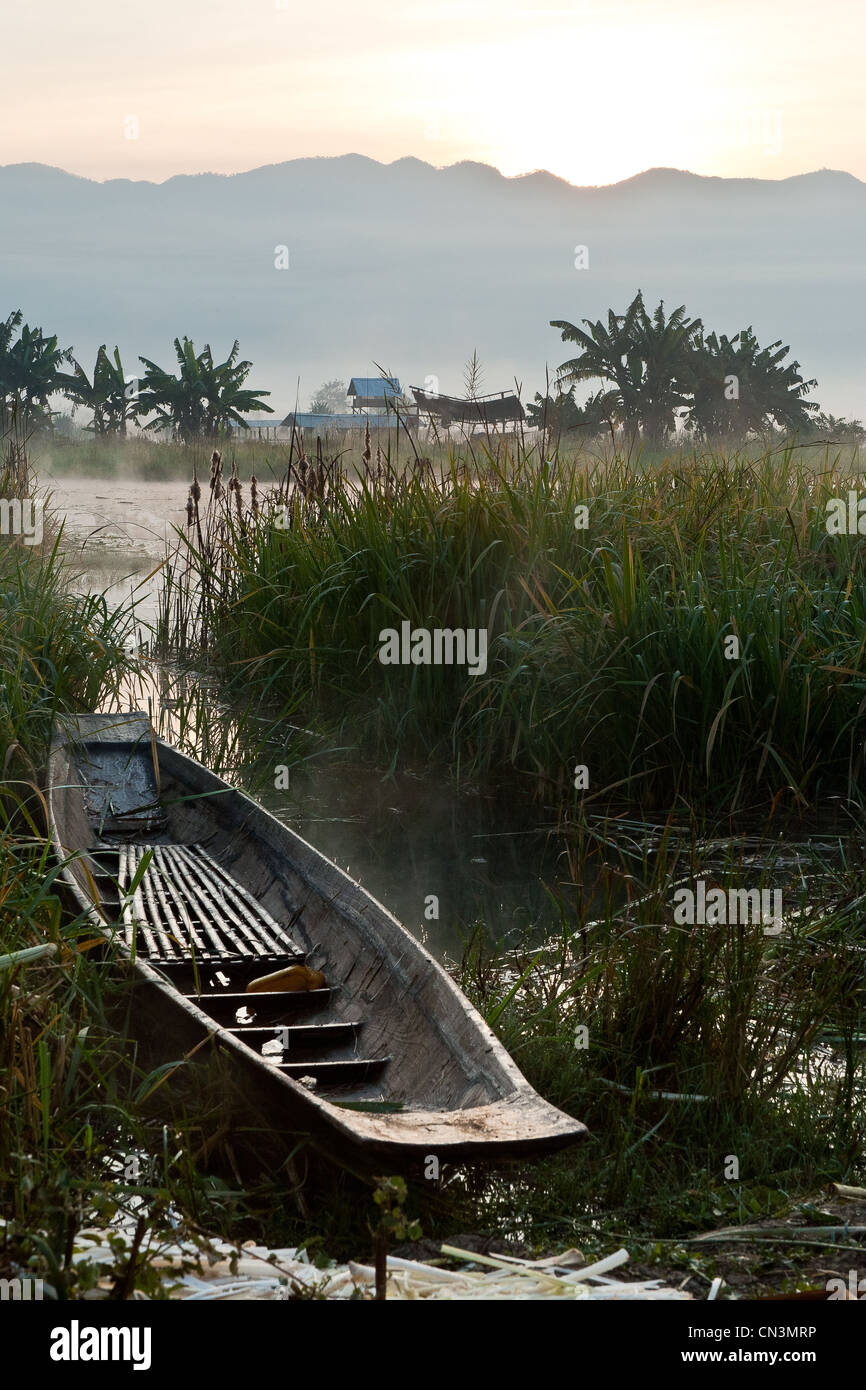 Myanmar (Burma), Shan state, Inle lake, boat Stock Photo - Alamy