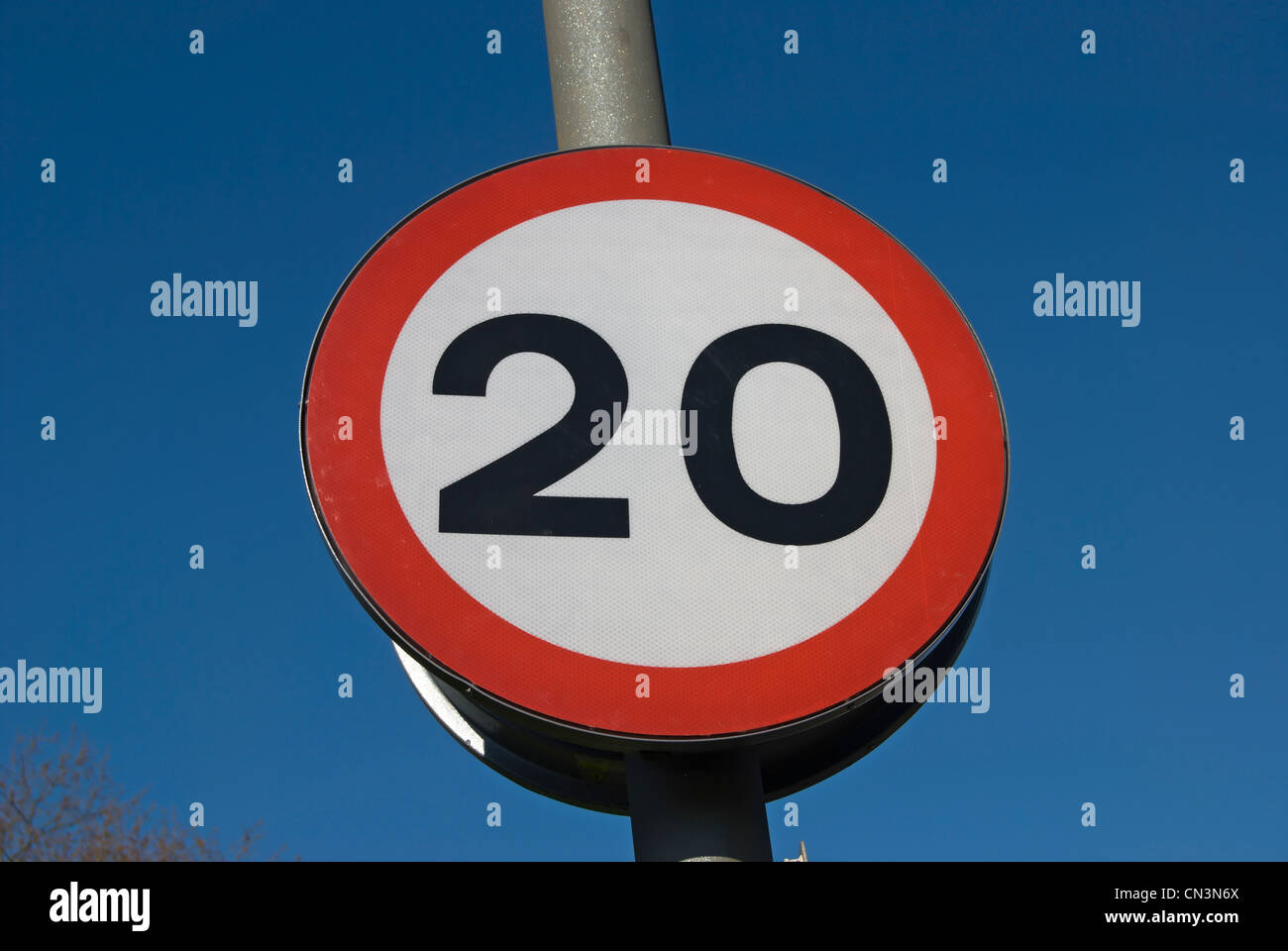 20 Miles Per Hour Sign Hi res Stock Photography And Images Alamy