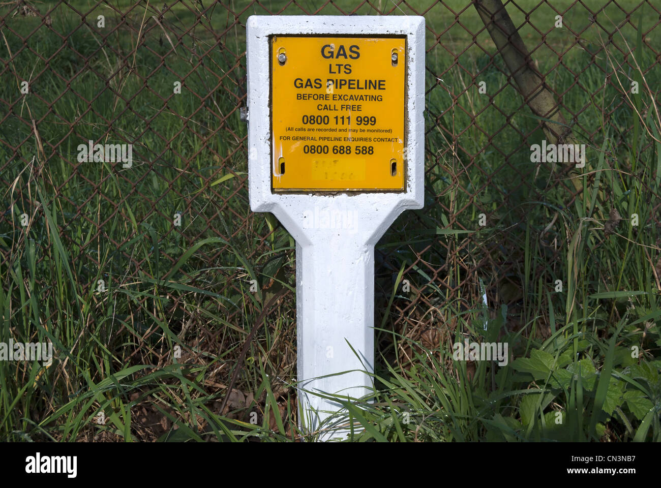 Pipeline marker hi-res stock photography and images - Alamy