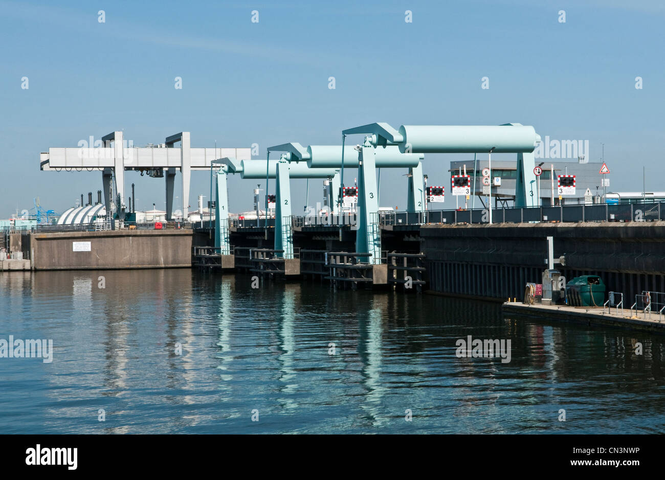 Cardiff bay barrage hi-res stock photography and images - Alamy