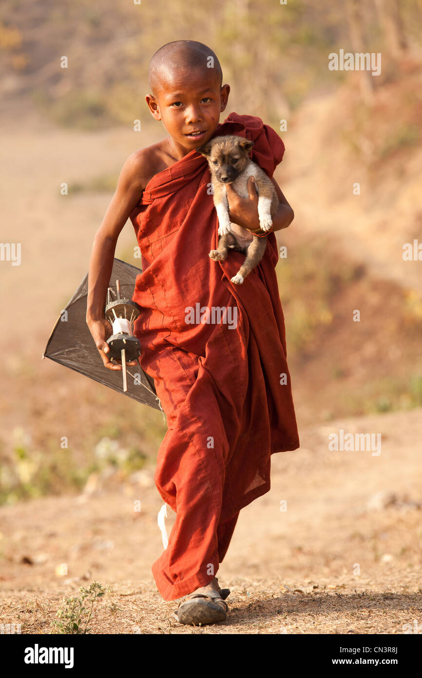 Myanmar child monk hi-res stock photography and images - Alamy