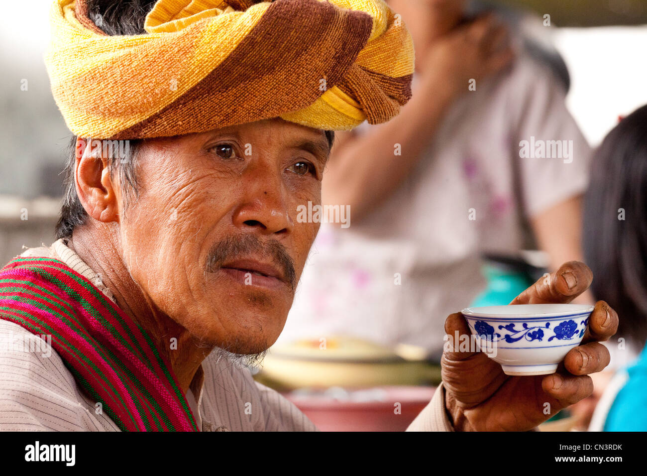 Palaung hi-res stock photography and images - Alamy