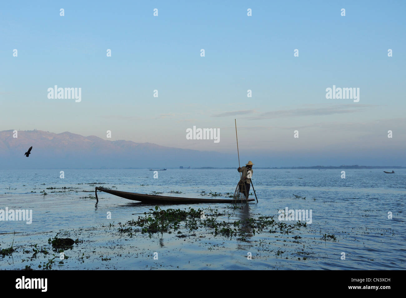 Myanmar (Burma), Shan State, Inle Lake, fisherman of Intha ethnic group ...