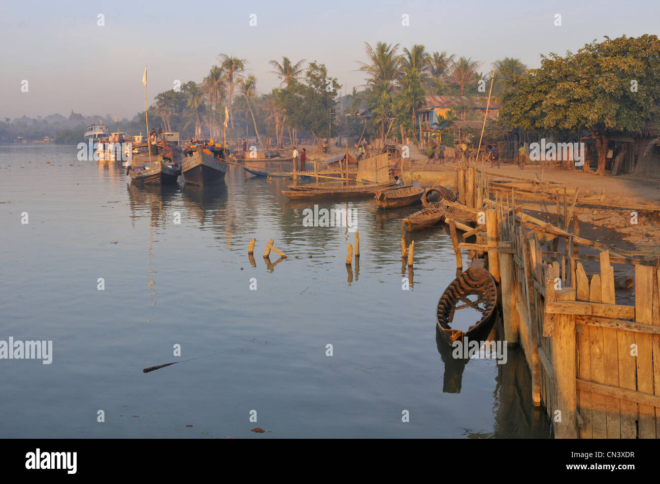 Myanmar (Burma), Rakhine State (Arakan), Mrauk U, the port on Kaladan ...
