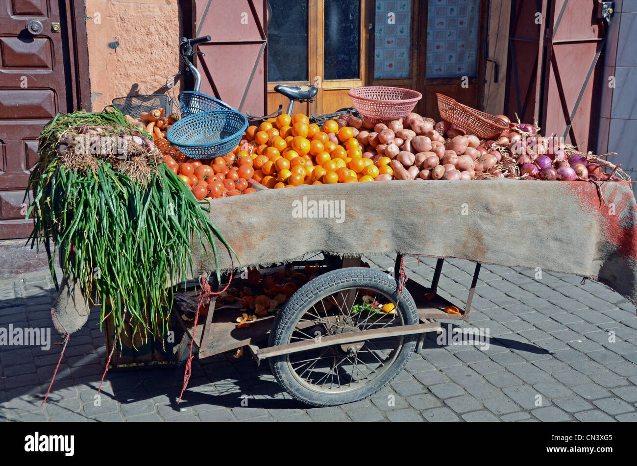 Vegetable cart hi-res stock photography and images - Alamy