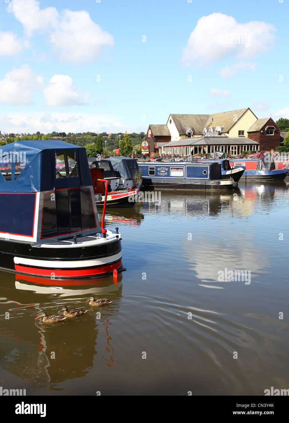 Canal marina, Festival Park, Etruria, Stoke-on-Trent, North ...