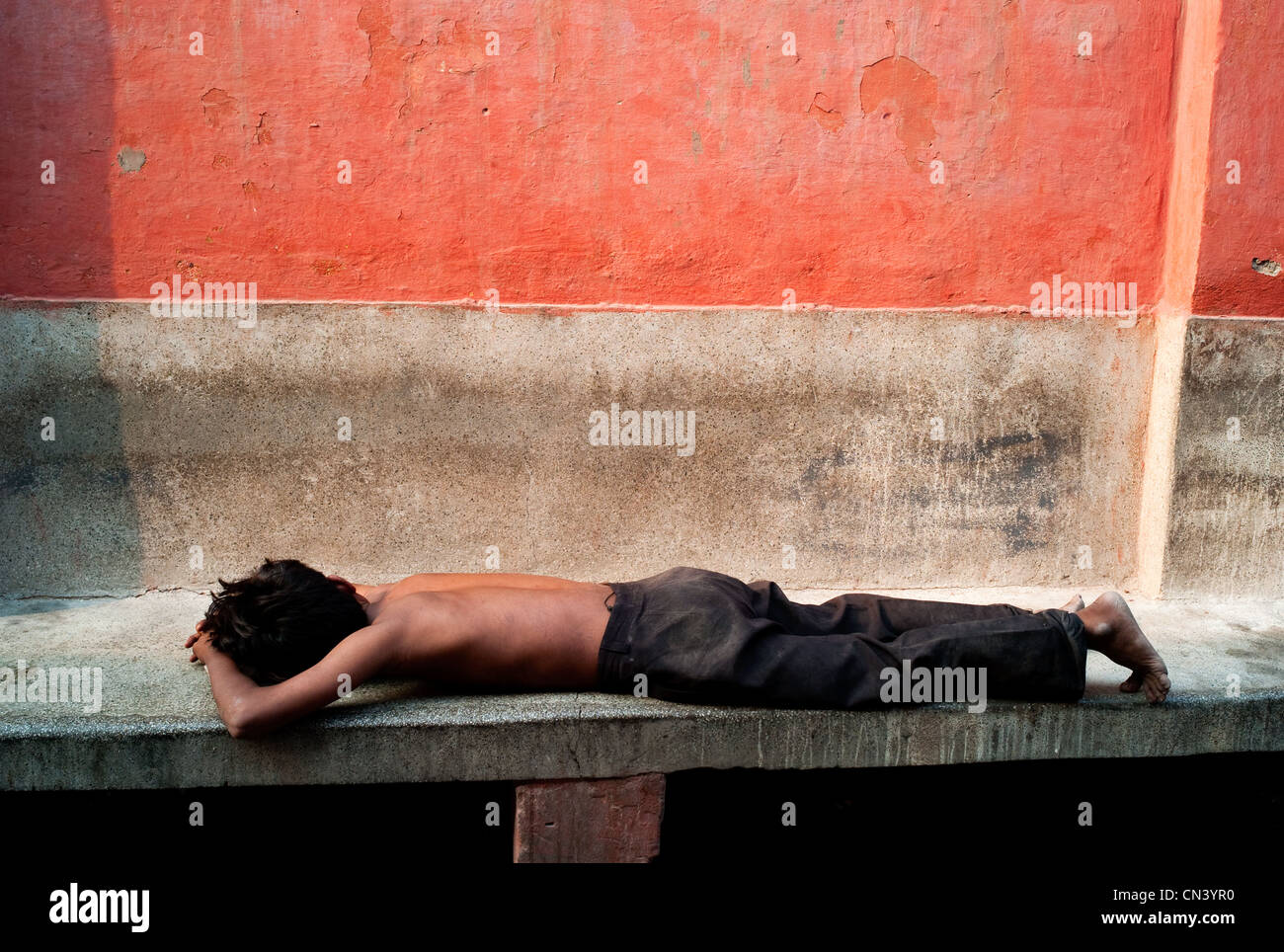 Homeless indian children hi-res stock photography and images - Alamy