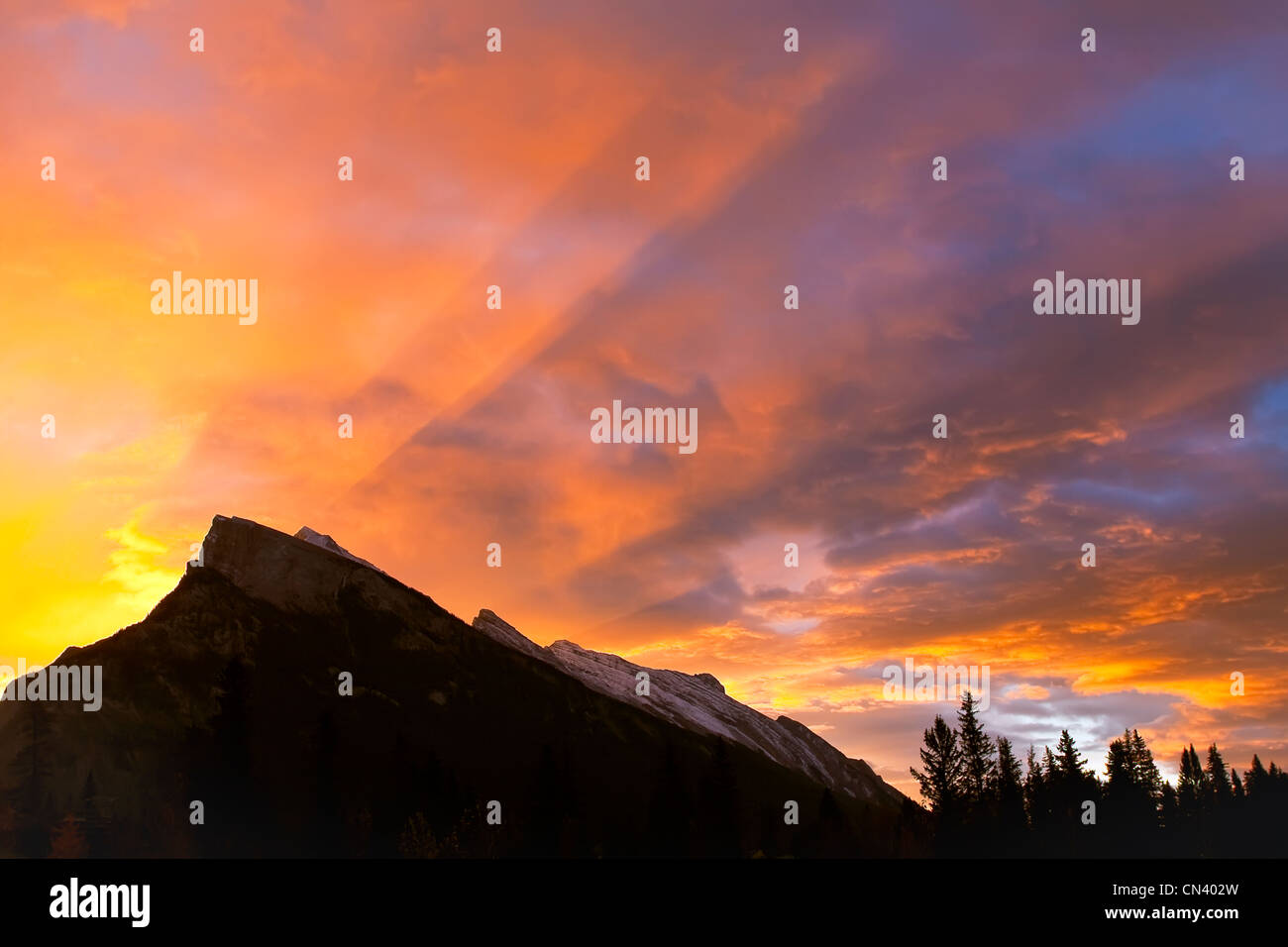 Sunrise over Mount Rundle, Banff National Park, Alberta Stock Photo - Alamy