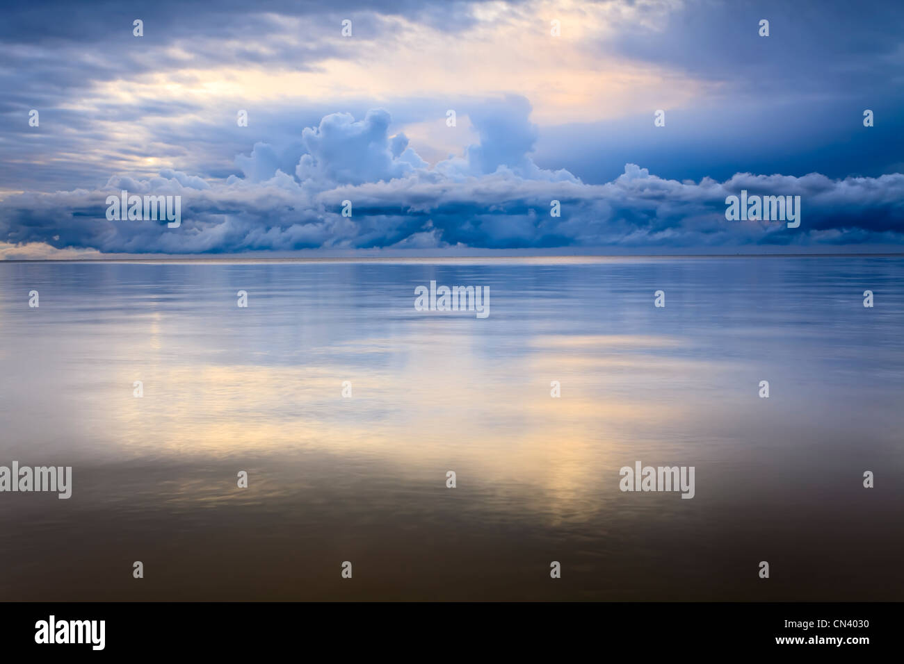 Lake winnipeg at sunrise hi-res stock photography and images - Alamy