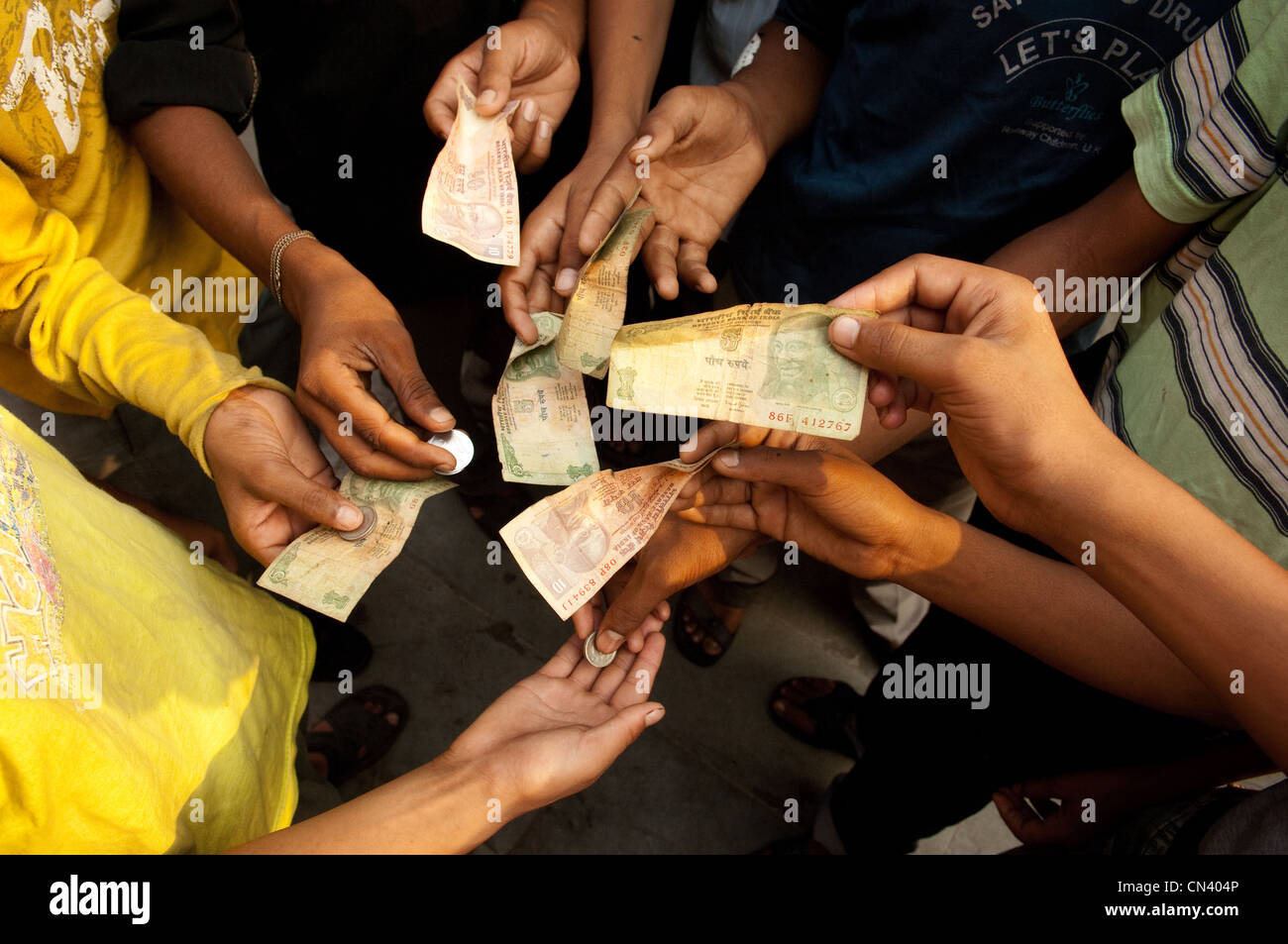 Indian money cash hands hi-res stock photography and images - Alamy