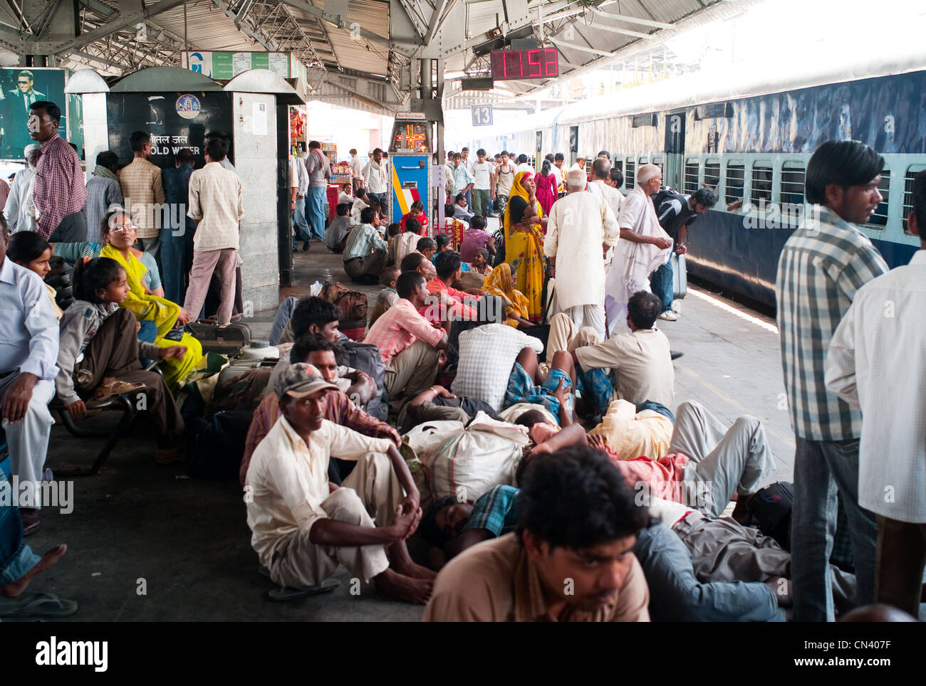 A busy train station in India Stock Photo - Alamy